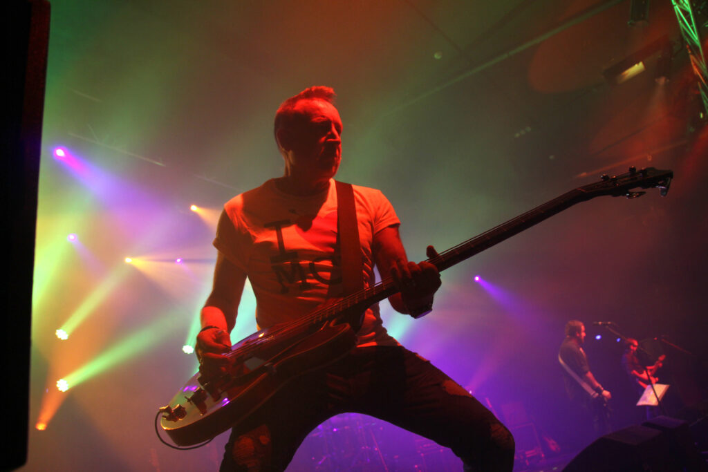 Peter Hook, ex-New Order, faz show único em São Paulo e espeta ex ...