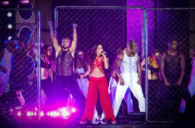Fotos: Anitta faz show com muito funk no intervalo da NFL