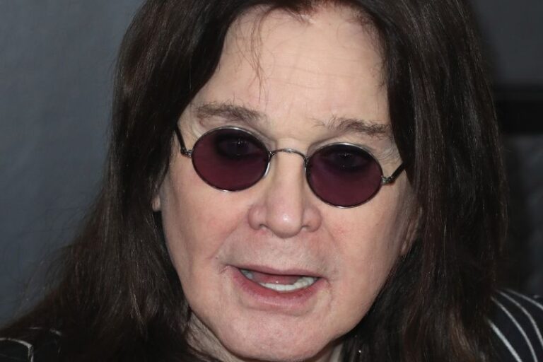 Ozzy Osbourne é processado por uso de uma foto — dele mesmo - Billboard ...