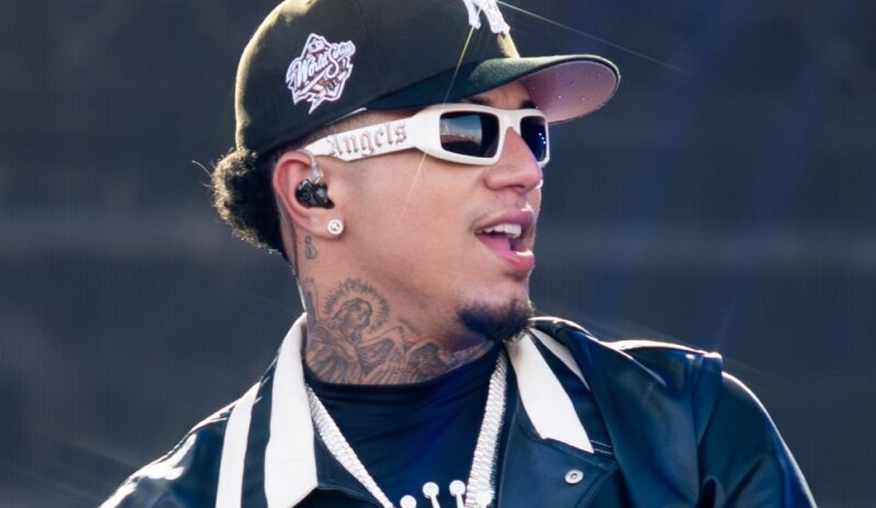 Veigh esgota ingressos em primeiro show da turnê "EVOM"