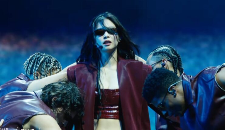 JENNIE mostra que é artista completa e faz show impecável no Coachella ...