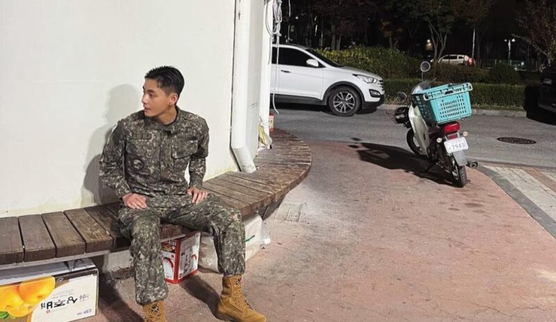 V, do BTS, é elogiado por colega do exército: 'Inspiração'