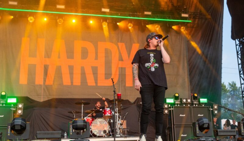 HARDY estreia no Opry e une country clássico com peso do rock ...