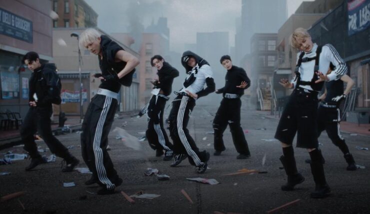 ENHYPEN divulga MV inédito para 'Outside'; veja