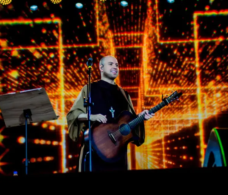 Beyoncé recebe Jay-z para apresentação especial em Paris; veja vídeos ...