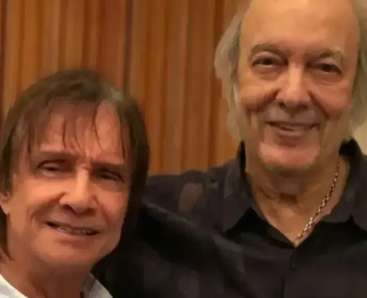 Miley Cyrus fala sobre noivado com Maxx Morando